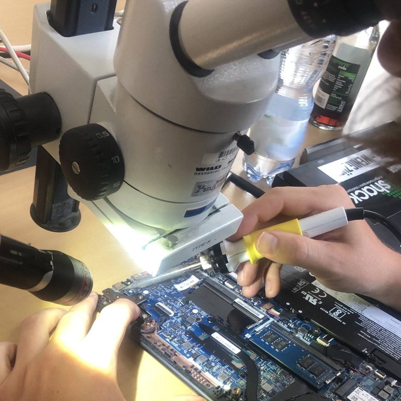 Fix unchargeable Thinkpad L390 by cold solder joints of USB-C-Sockets ...